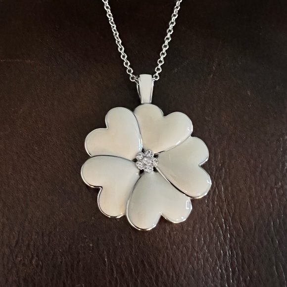 Lia Sophia | Jewelry | Lia Sophia Lucky In Love Daisy Heart Pendant ...